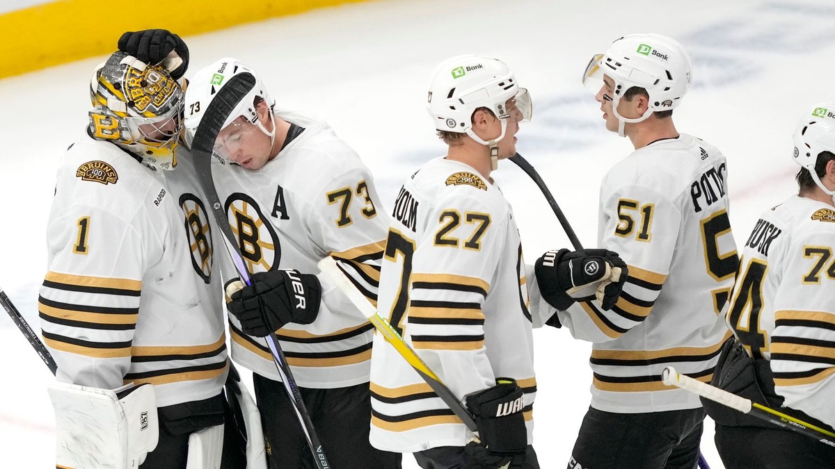 NHL: Jackson Edward podpísal nováčikovskú zmluvu s Bostonom Bruins ...