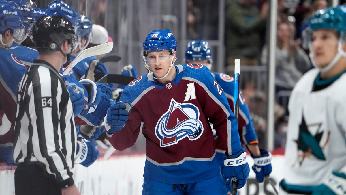 NHL: Nathan MacKinnon bodoval v 16. zápase za sebou | SPORTNET