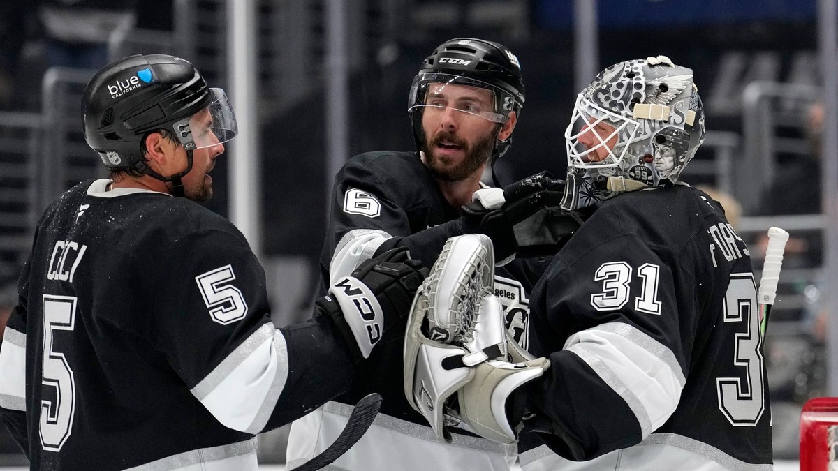NHL: Hviezdami týždňa sa stali brankári Forsberg, Ullmark a útočník ...