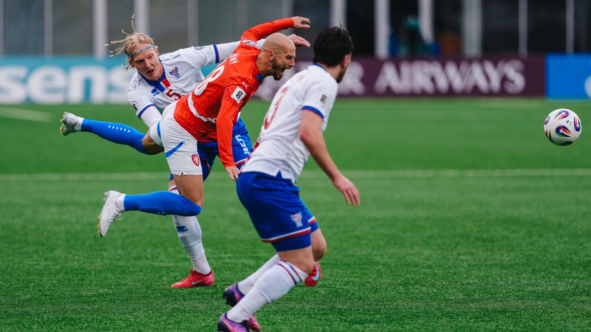 Kvalifikácia MS vo futbale 2026: Česko prehralo na Faerských ostrovoch | SPORTNET