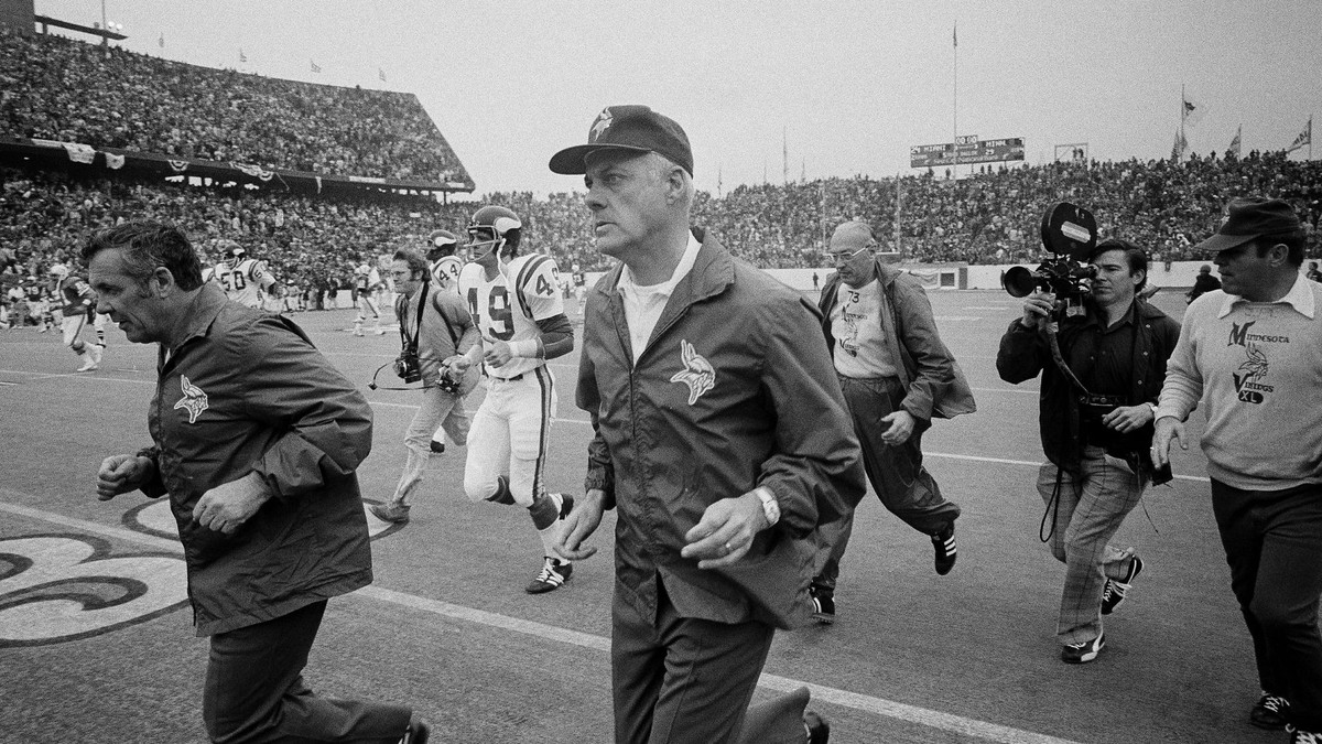 Zomrel Bud Grant: Ako hráč vyhral NBA, ako tréner získal titul v NFL ...