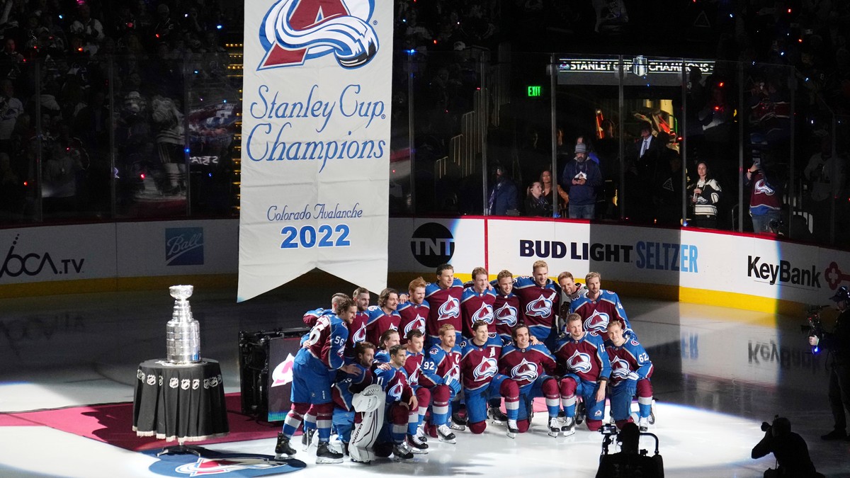 NHL: Colorado Avalanche vyvesili banner pre víťaza Stanley Cupu | SPORTNET