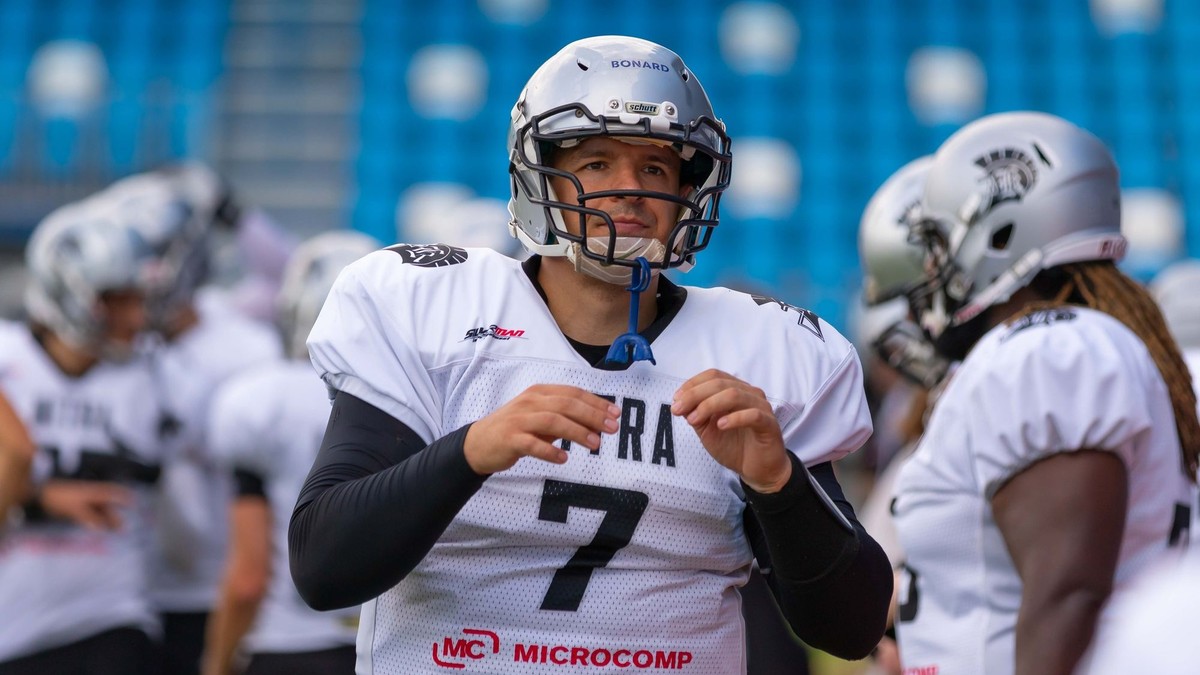 Quarterback Boris Bútora nedostal šancu v Monarchs, teraz žiari v Nitre ...