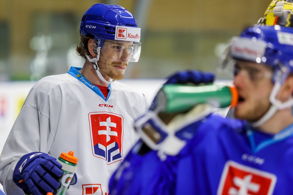 Talkshow Z Voleja: Hosťom pred MS v hokeji 2021 bol Peter Cehlárik ...