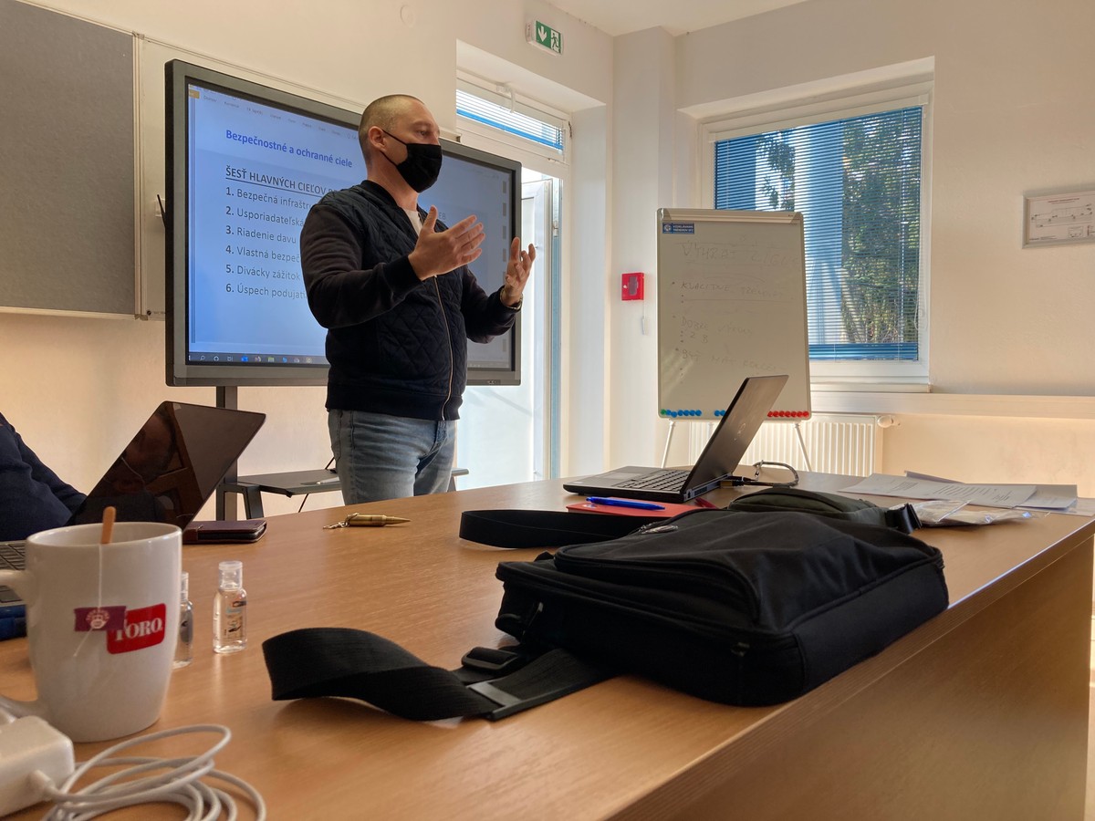 SFZ – Vyškolených „bezpečákov“ s preukazom máme už 1440 | Slovenský ...