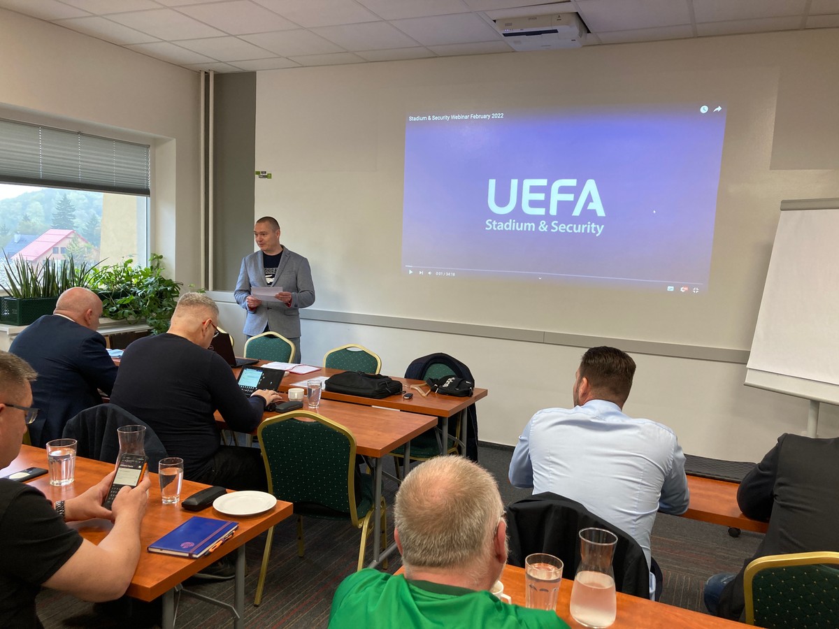 SFZ – Kluboví bezpečnostní manažéri a hlavní usporiadatelia: Ľudia sú ...