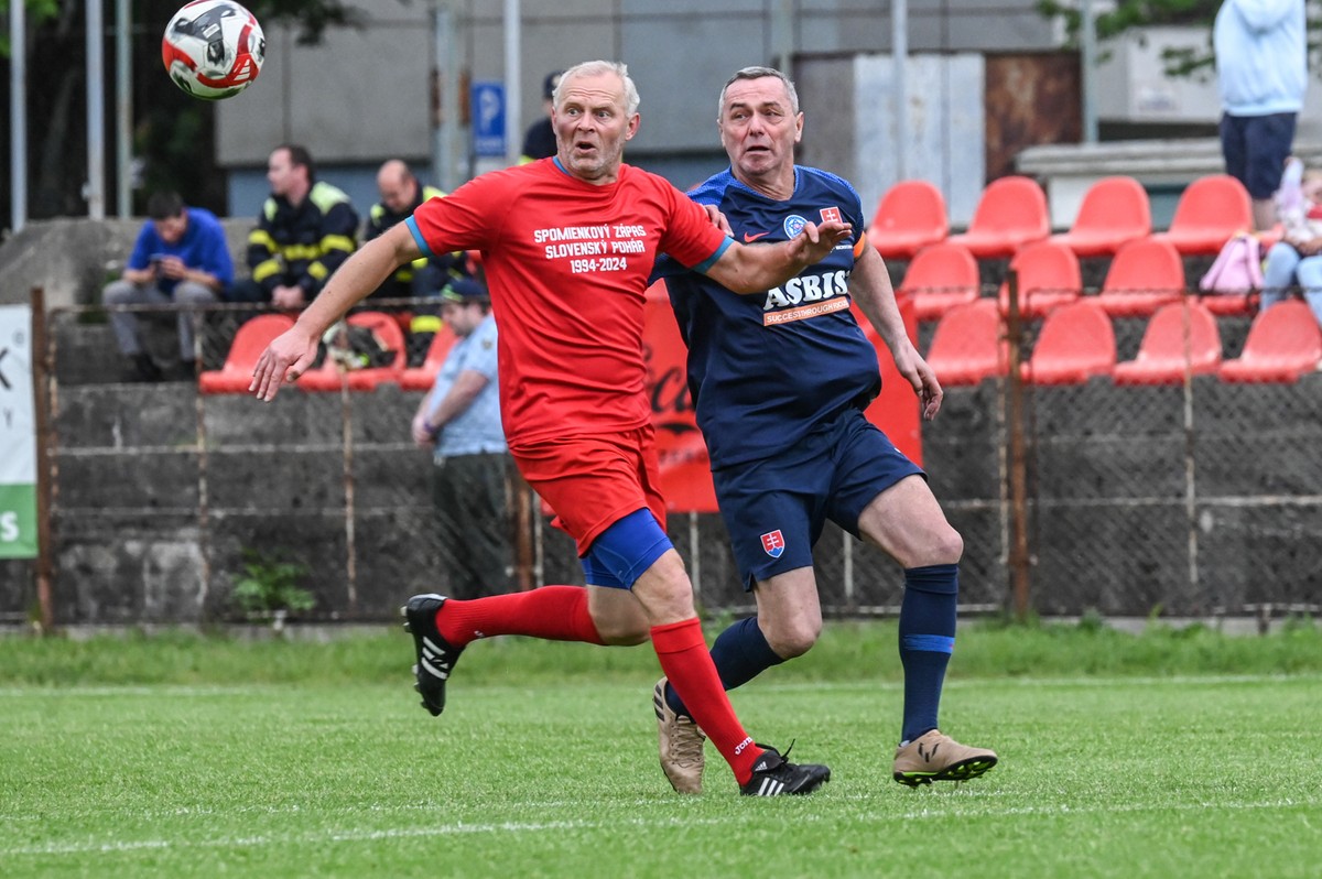 INTERNACIONÁLI SR a KLK – V Brezne zápas nabitý gólmi, radosť spred 30 ...