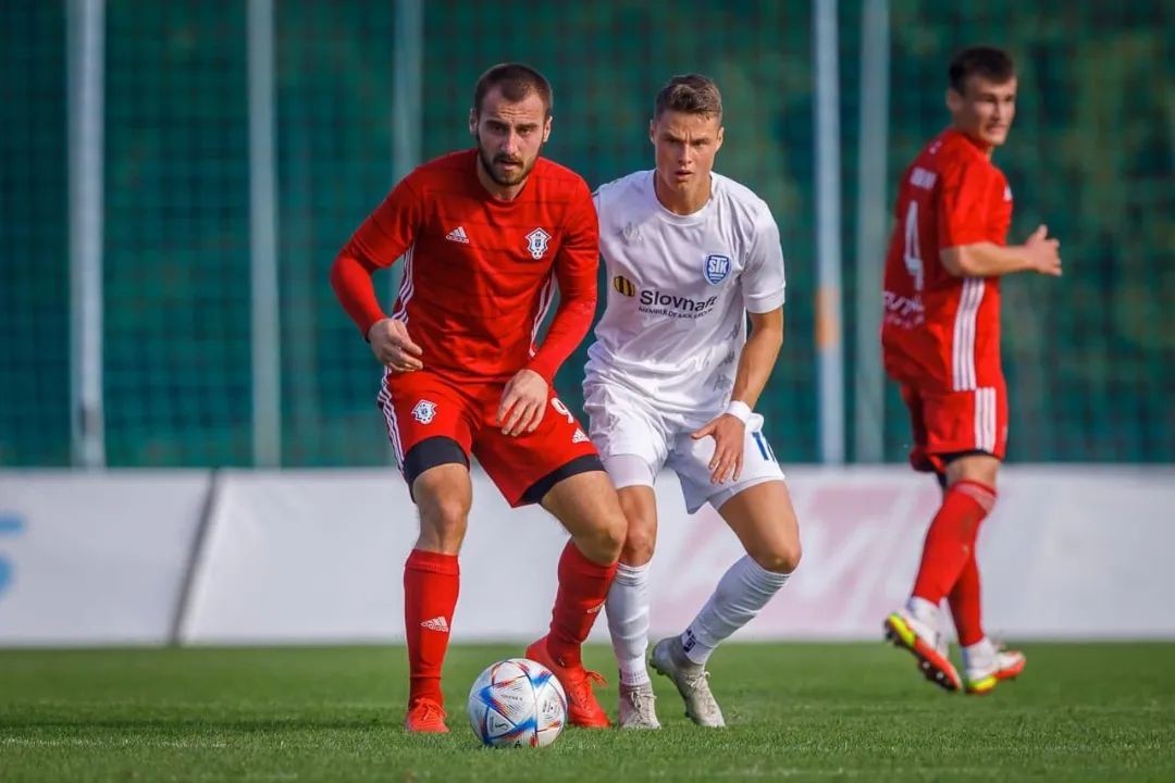 Kanonier Miladin Vujoševič hrá v tretej lige Východ za MŠK Rimavská ...