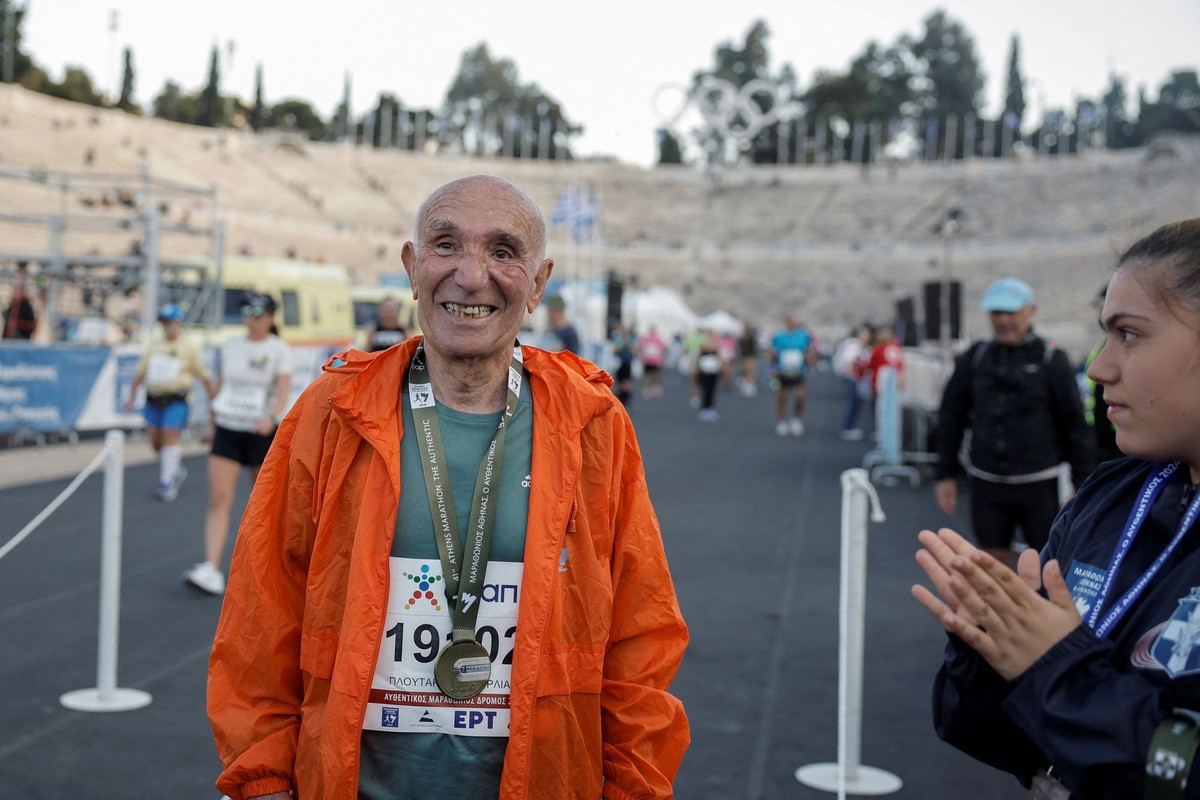 Grék Ploutarchos Pourliakas zabehol Aténsky maratón vo veku 88 rokov ...