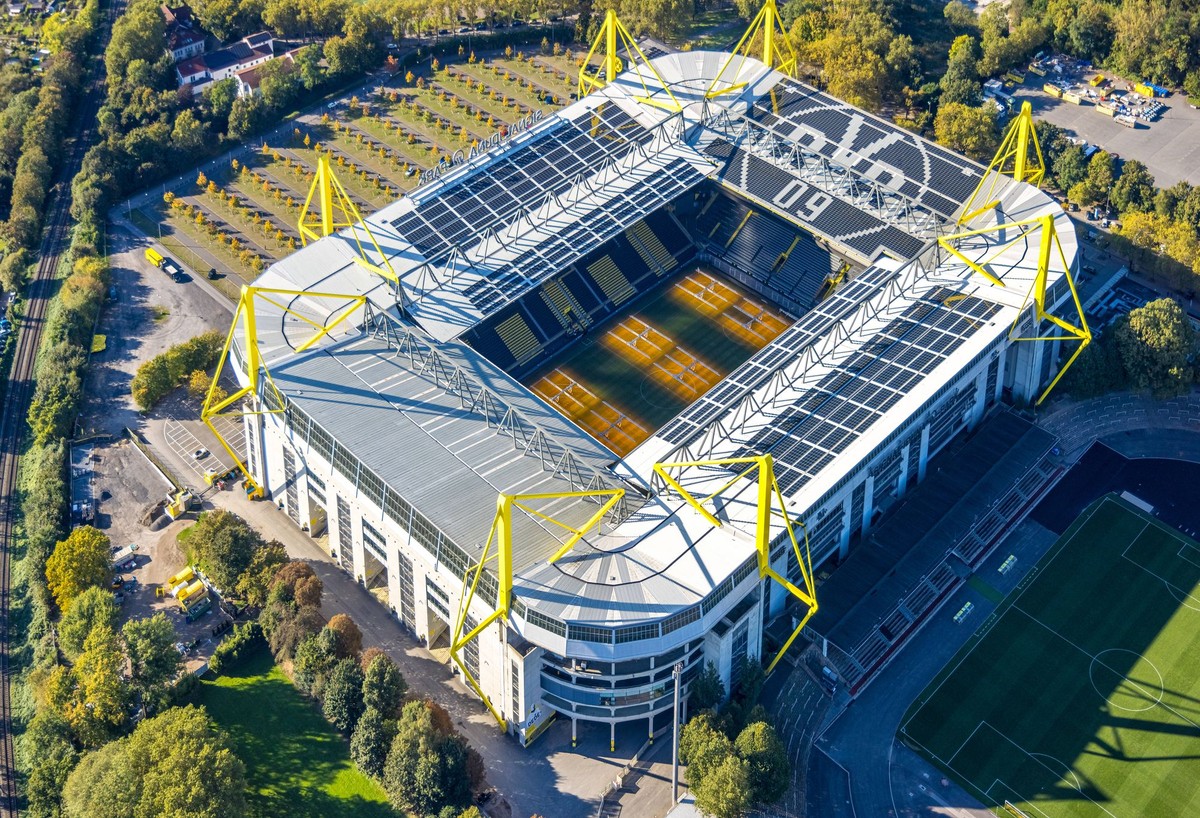 Futbalové štadióny: Westfalenstadion, domov klubu Borussia Dortmund ...