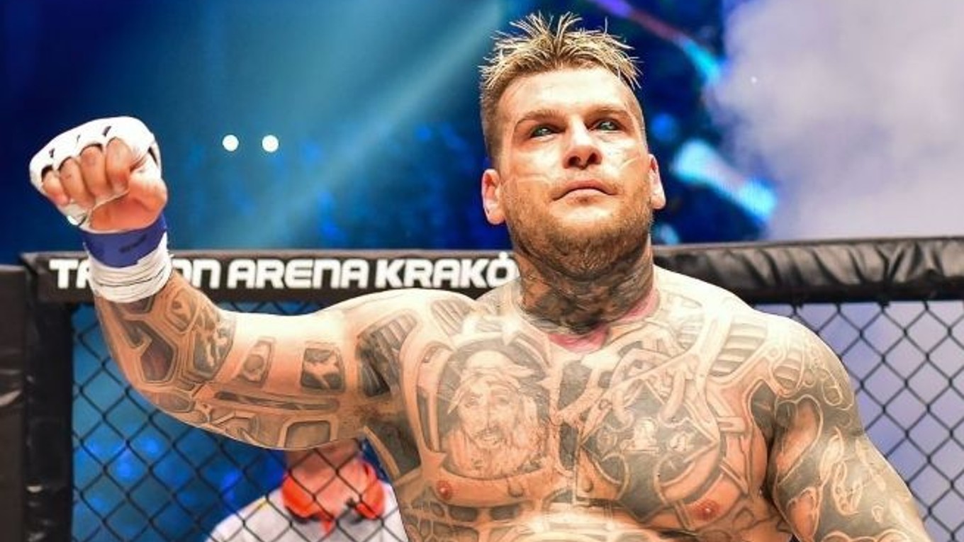 Poľský rapper 'Popek Monster' vs fitness model Erko Jun na KSW 45 ...