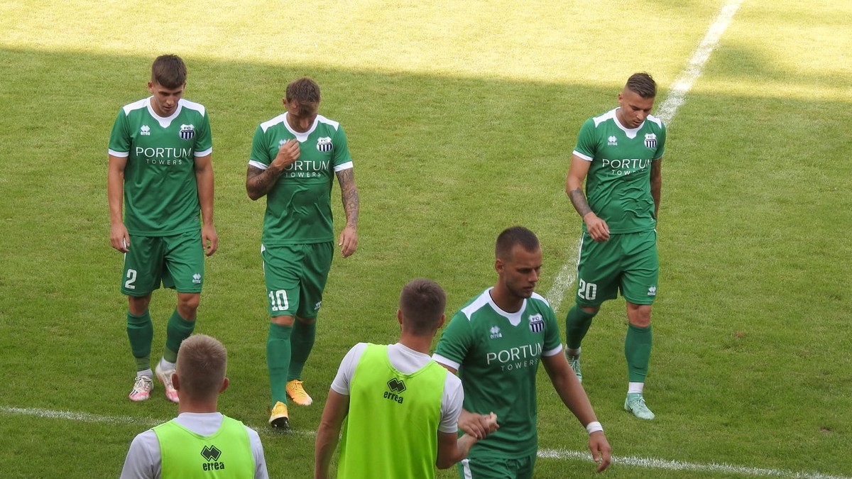 Futbal: Petržalka márne čaká na víťazstvo, toho sa dočkal Šamorín ...