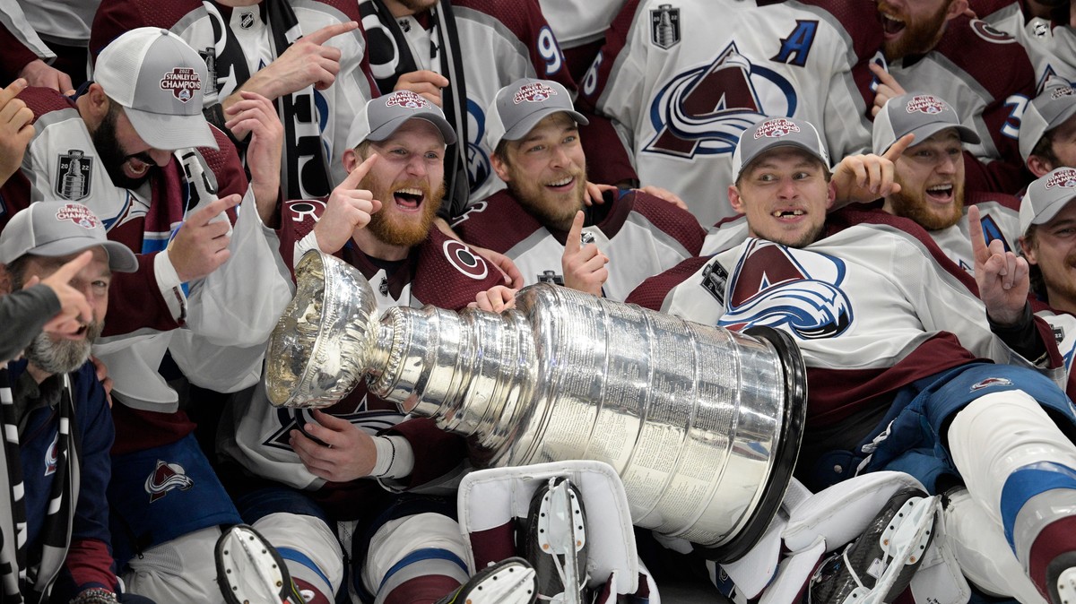 NHL: Nicolas Aubé-Kubel si nechal vytetovať ohnutý Stanley Cup | SPORTNET