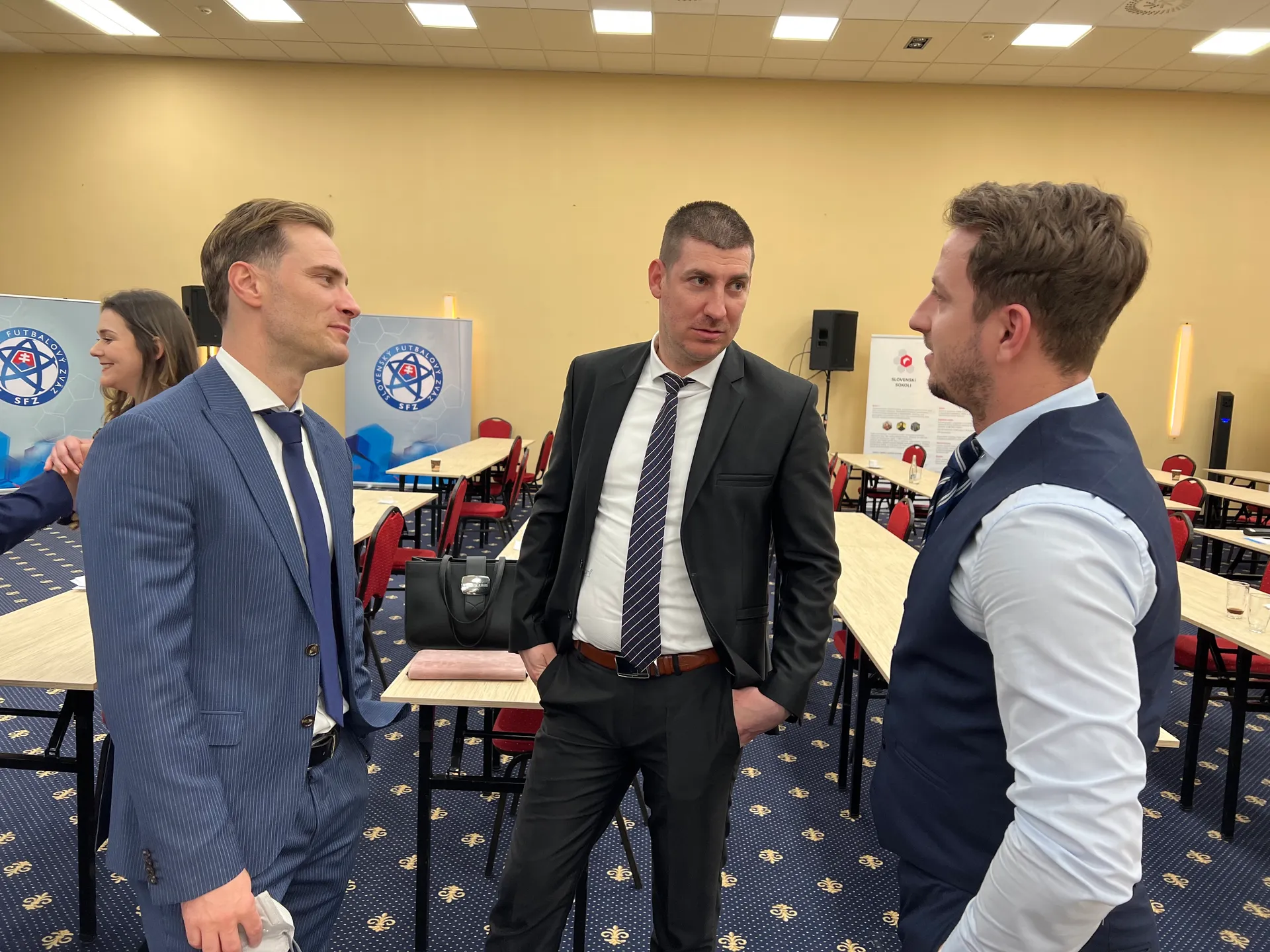 Disciplinárna komisia SFZ – Peter Mihál, predseda, na konci ...