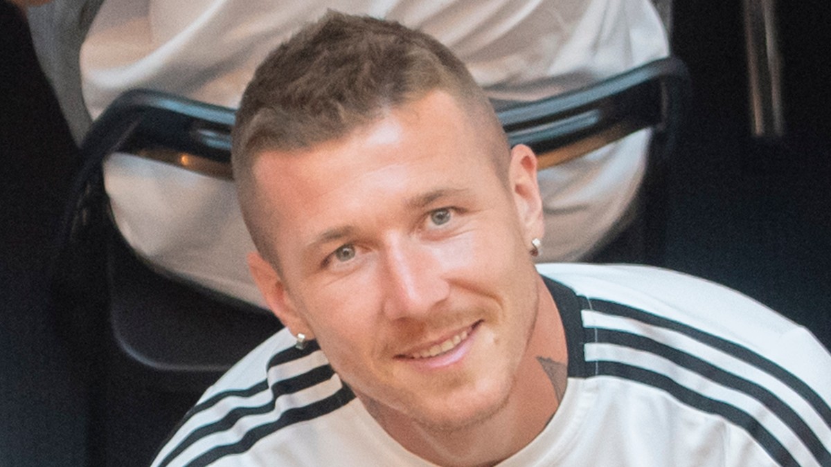 VIDEO: Juraj Kucka kúpil 500 lístkov na zápas Podbrezová - Slovan ...