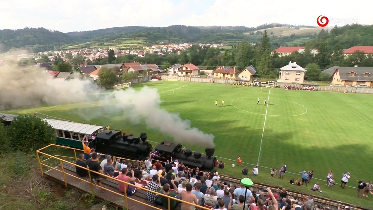 VIDEO: Vlak na štadióne v zápase Čierny Balog - Podbrezová (Slovnaft ...