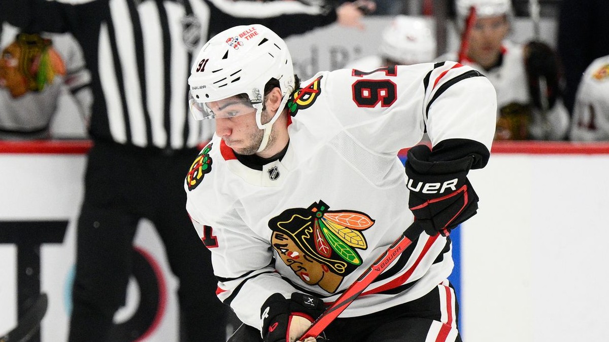 NHL: Frank Nazar utrpel zásah pukom do tváre, mimo bude dlhšiu dobu ...