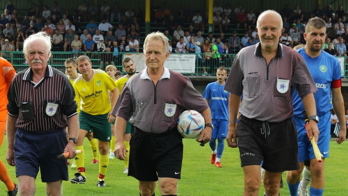 Zápas Ráztočno - Sebedražie pískali rozhodcovské legendy | SPORTNET