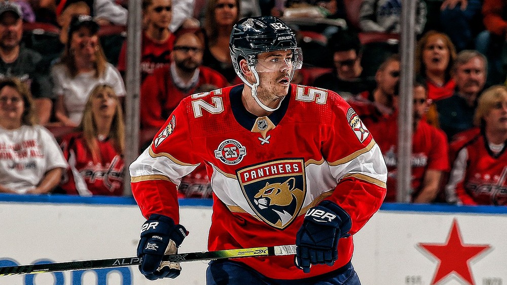 NHL: MacKenzie Weegar sa dohodol s Calgary Flames na predĺžení ...