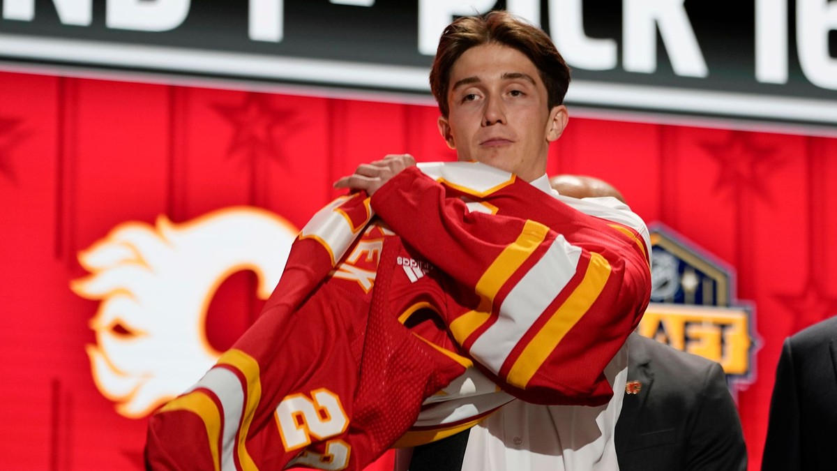 NHL: Samuel Honzek dostane šancu vybojovať si miesto v Calgary Flames ...