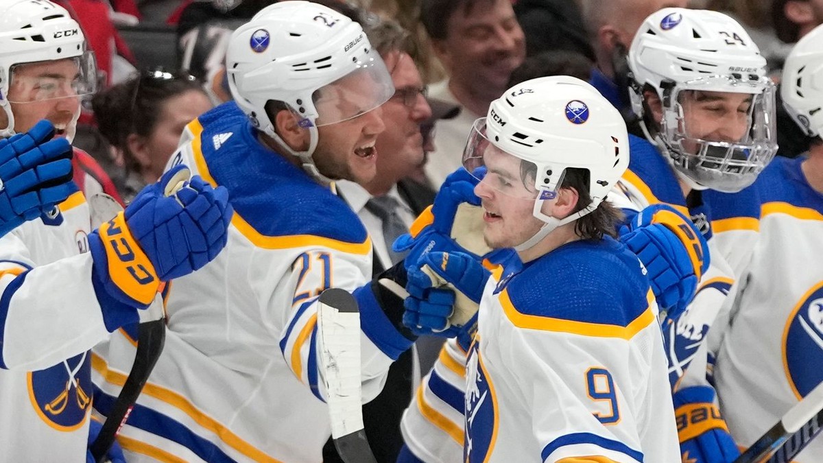 NHL - VIDEO: Zach Benson strelil prvý gól za Buffalo | SPORTNET