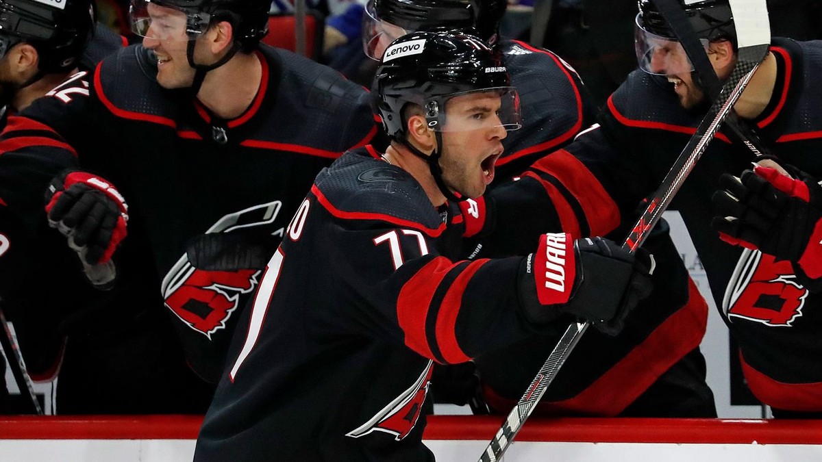 NHL: Tony DeAngelo sa vracia do Caroliny Hurricanes | SPORTNET