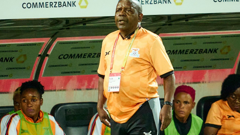 Tréner Zambie Bruce Mwape mal sexuálne zneužívať svoje hráčky | SPORTNET